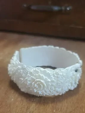 Unbranded | Jewelry | Bracelet Vintage Wedding Cake Floral White ...